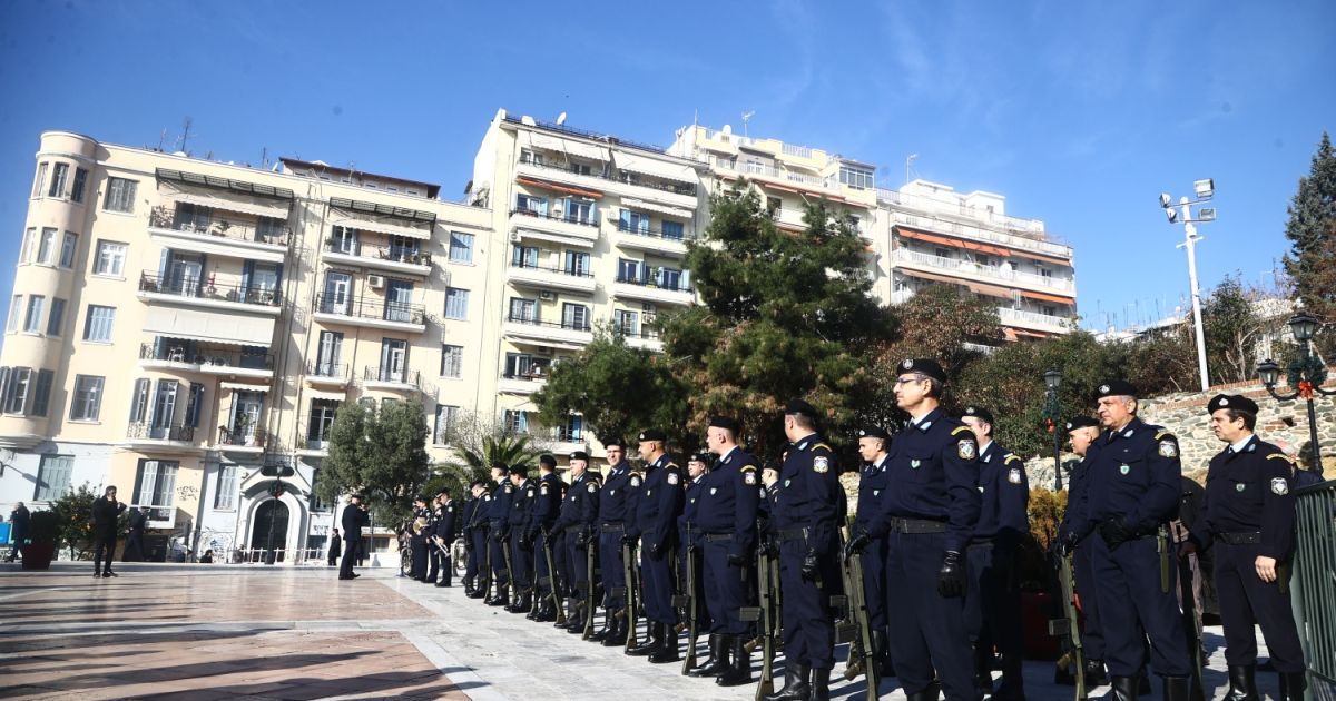 Tο τελευταίο αντίο στον αστυνομικό Γιώργο Λυγγερίδη - Σε λίγο η κηδεία ...