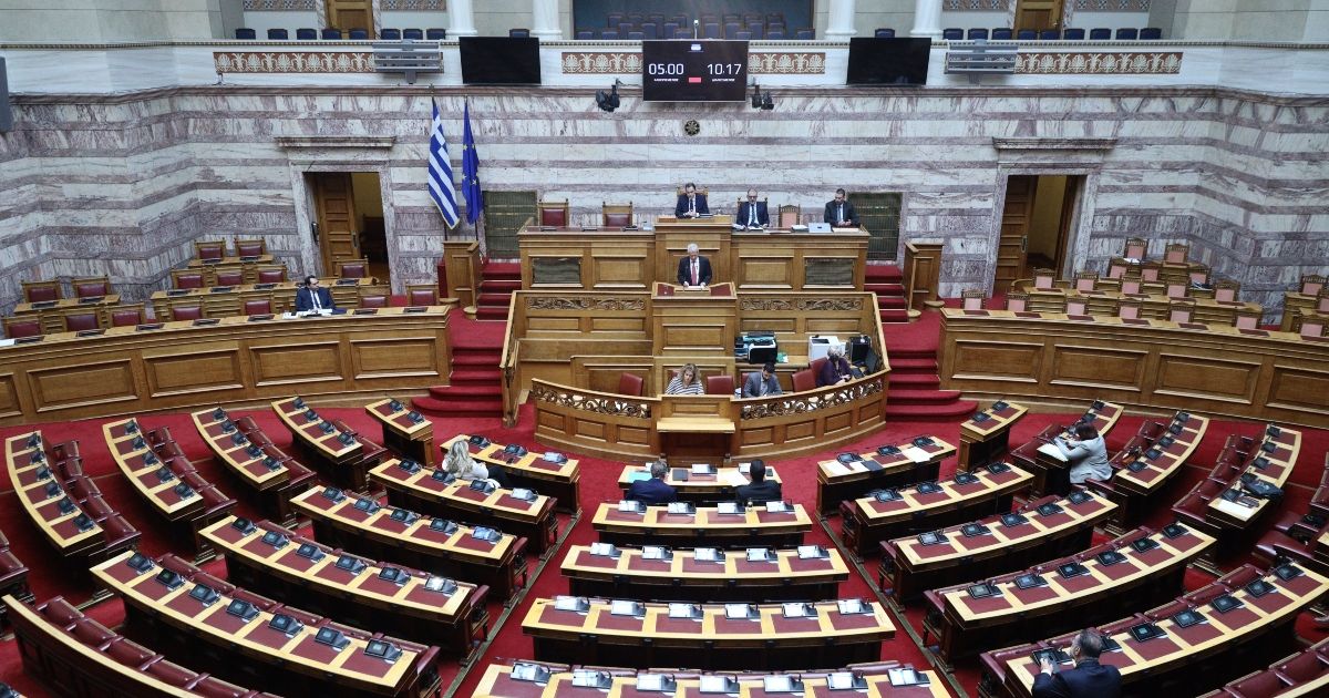Την άρση ασυλίας πέντε βουλευτών ψήφισε η Ολομέλεια της Βουλής ...