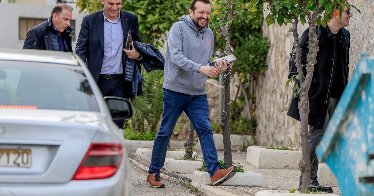 ΣΥΡΙΖΑ: Με αεροπλάνα και βαπόρια κατέφθασαν στις Σπέτσες | Ειδησεις ...