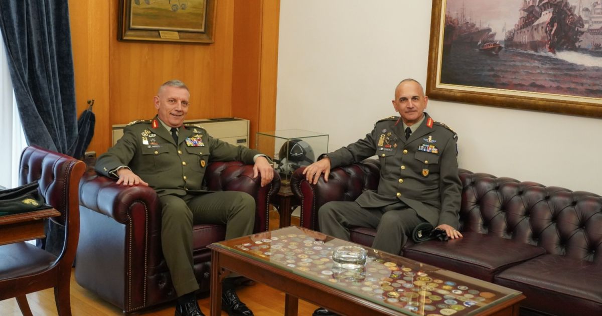 Η Επίσημη υποδοχή του νέου Αρχηγού ΓΕΕΘΑ, Δημήτρη Χούπη στο στρατόπεδο ...