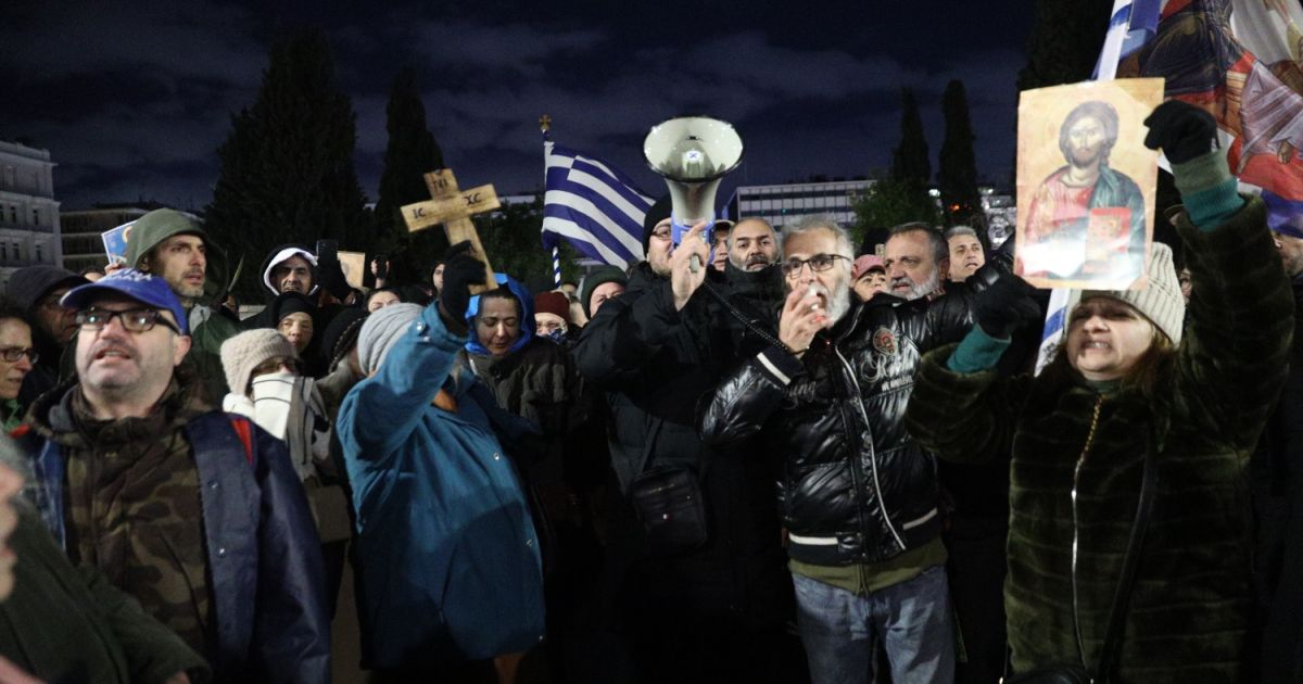 Συγκέντρωση στο Σύνταγμα κατά του νομοσχεδίου για τα ομόφυλα ζευγάρια ...