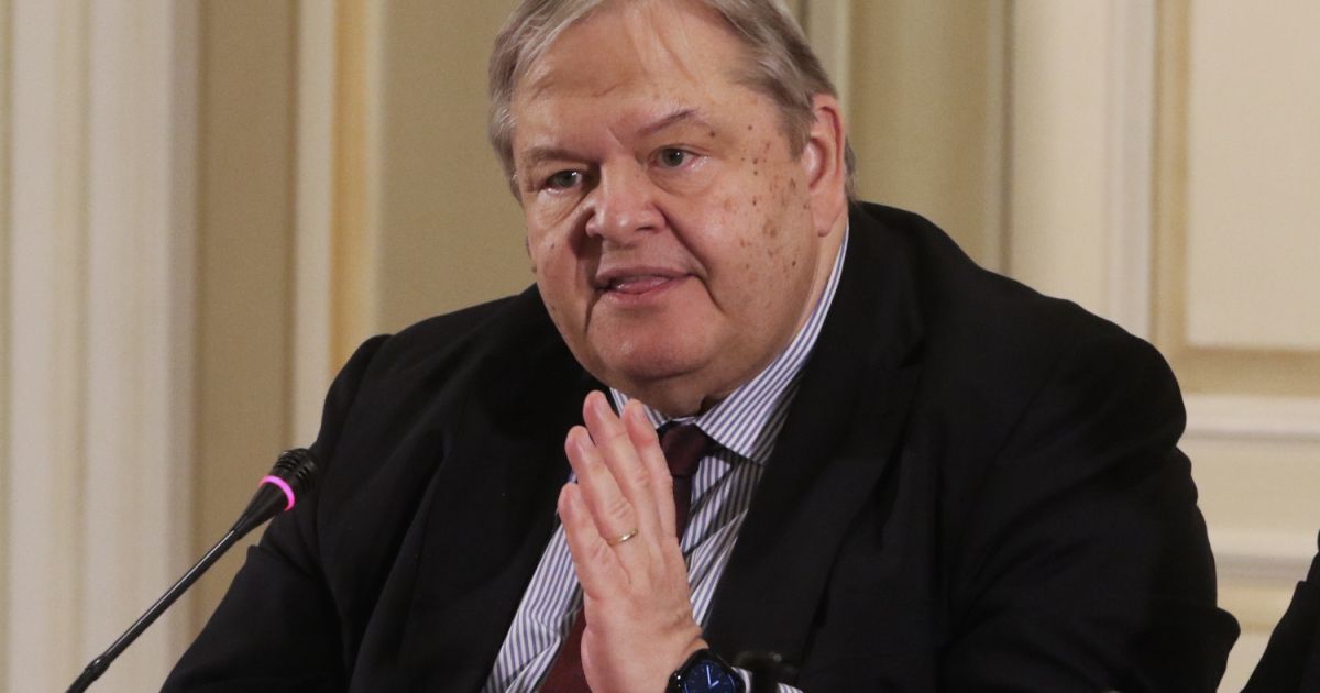Βενιζέλος: Είναι απολύτως νομικό θέμα ο γάμος των ομόφυλων ζευγαριών ...