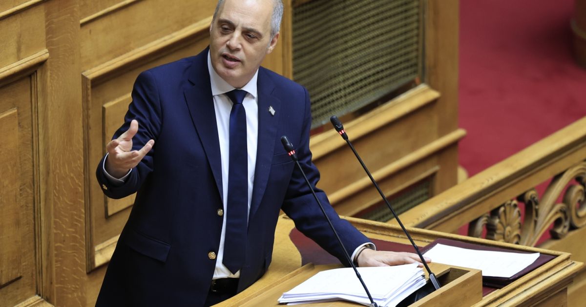 «Έκρηξη» Βελόπουλου στη Βουλή: «Δεν θα γελάτε όταν μιλάω, έχασα φίλο ...