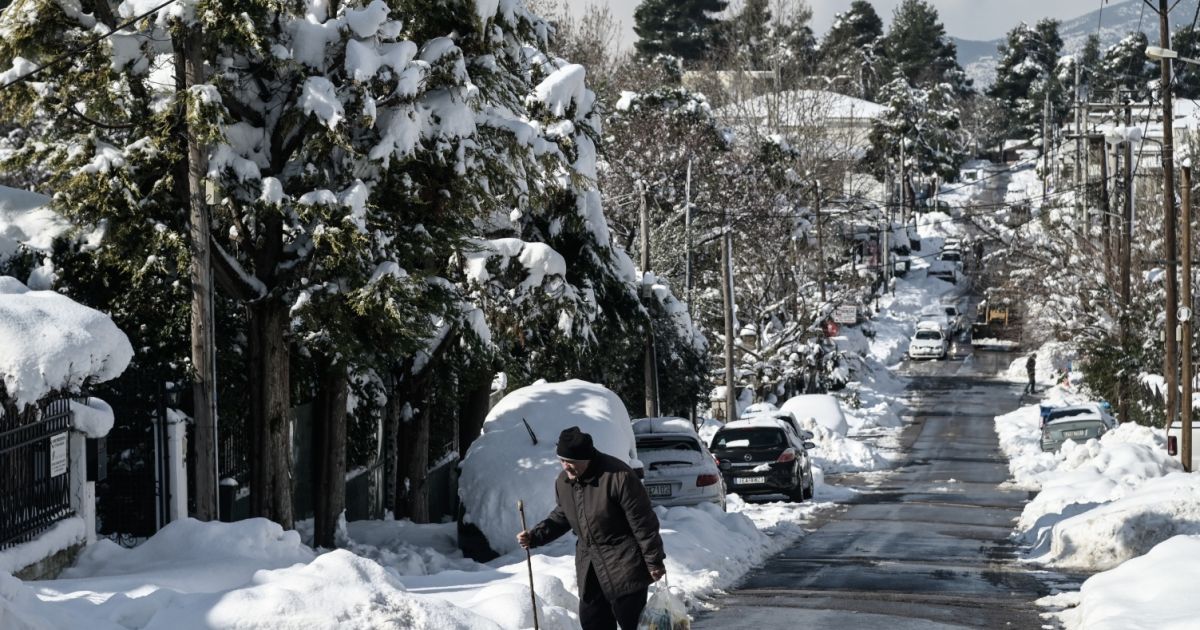 Καιρός χιόνια: Επελαύνει το ψύχος με χιόνια σε Χαλκίδα, Πελοπόννησο και ...