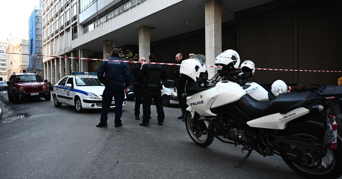 Βόμβα στο Υπ. Εργασίας: Επιστρέφει η τρομοκρατία στην Ελλάδα ...