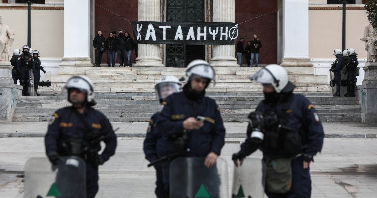 Ολοκληρώθηκε η επιχείρηση των ΜΑΤ στο ΑΠΘ | Ειδησεις | Pagenews.gr
