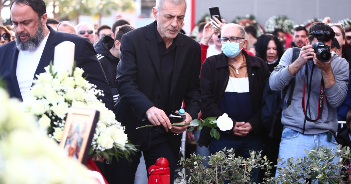 Θύρα 7: Τελέστηκε στο «Γ. Καραϊσκάκης» το ετήσιο μνημόσυνο για τα 21 ...