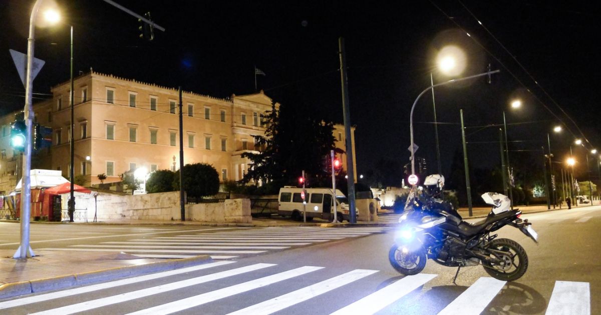 Λήξη συναγερμού μετά το τηλεφώνημα για βόμβα κοντά στη Βουλή - Στην ...