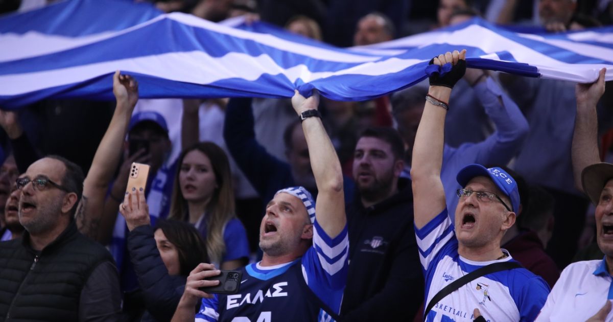Ελλάδα - Τσεχία μπάσκετ: Η φανέλα του Νίκου Γκάλη στην οροφή του ΣΕΦ ...