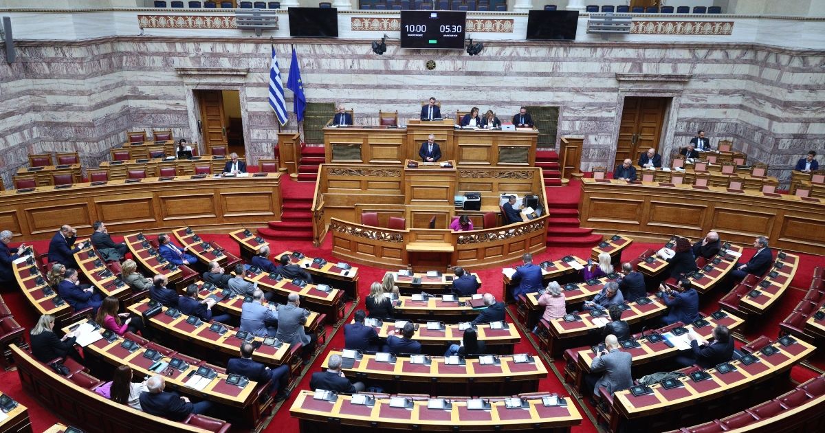 Σκληραίνει η αντιπαράθεση για τα Τέμπη: Μονταζιέρες και θεωρίες ...