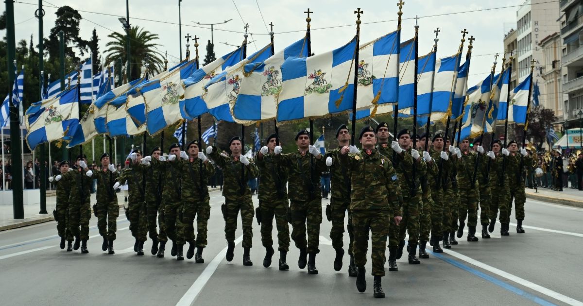 Όλα όσα συνέβησαν στη μεγάλη στρατιωτική παρέλαση | Ειδησεις | Pagenews.gr