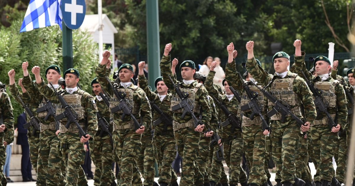 25η Μαρτίου: Εντυπωσίασε η μεγάλη στρατιωτική παρέλαση στην Αθήνα [vid ...