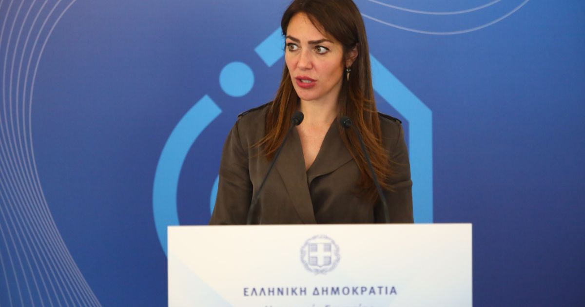 Μιχαηλίδου για κατώτατο μισθό: Αύξηση 27,7% σε σχέση με το 2019 ...
