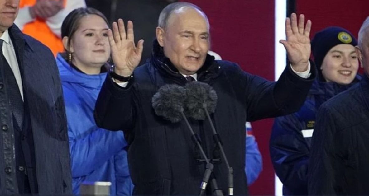 Σόου Πούτιν στην Κόκκινη Πλατεία – Με κραυγές «Ρωσία!» «Ρωσία!» τον ...