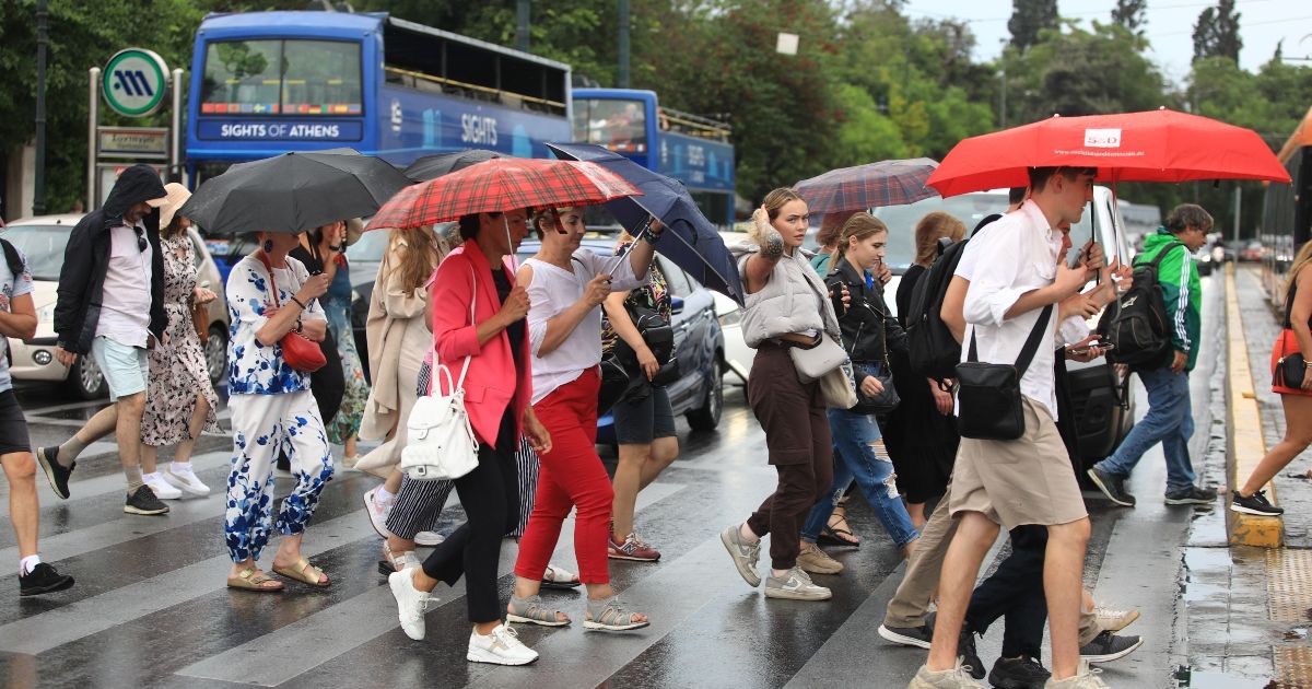 Πλημμύρισαν οι δρόμοι σε Καρδίτσα και Πήλιο, πού χιόνισε | Ειδησεις ...