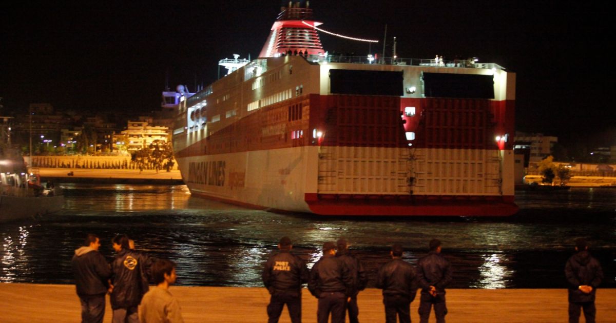 Επέστρεψε στο λιμάνι του Πειραιά το Κνωσός Παλάς - 17χρονη ...