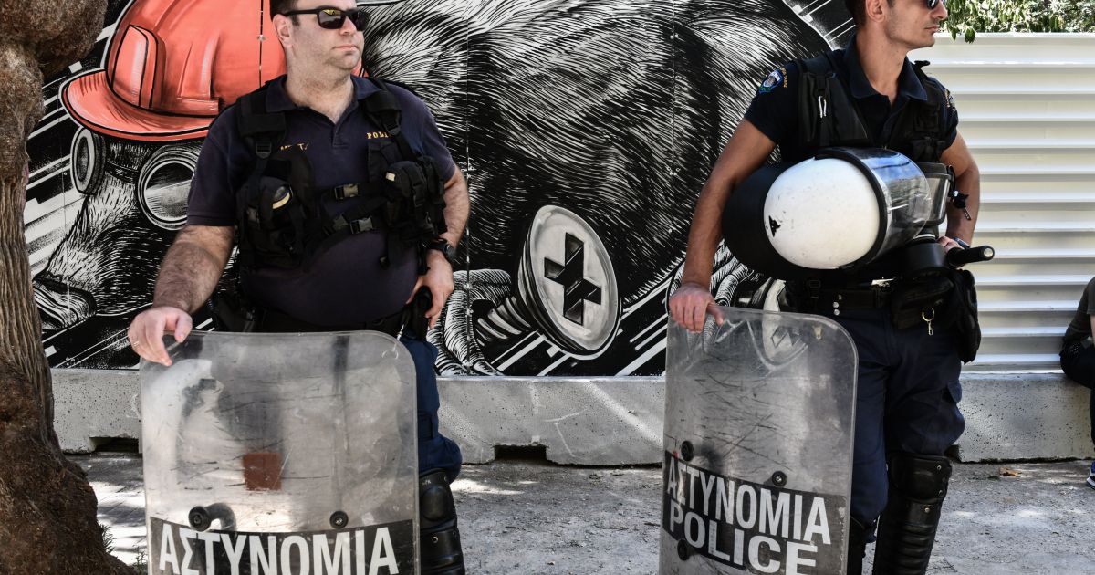 «Έκλεψα ένα πορτοφόλι στην Ομόνοια»: Οι διάλογοι της σπείρας ...