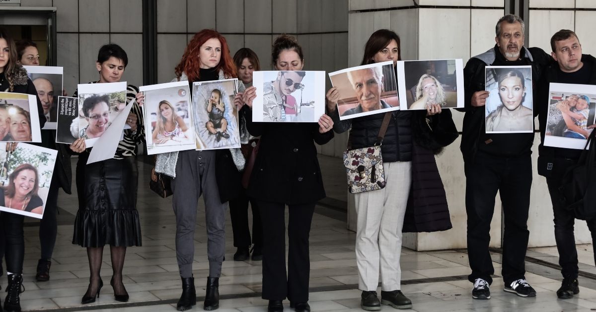 Δίκη για το Μάτι: Ελεύθεροι οι 6 καταδικασθέντες - Πέταξαν καρέκλες οι ...