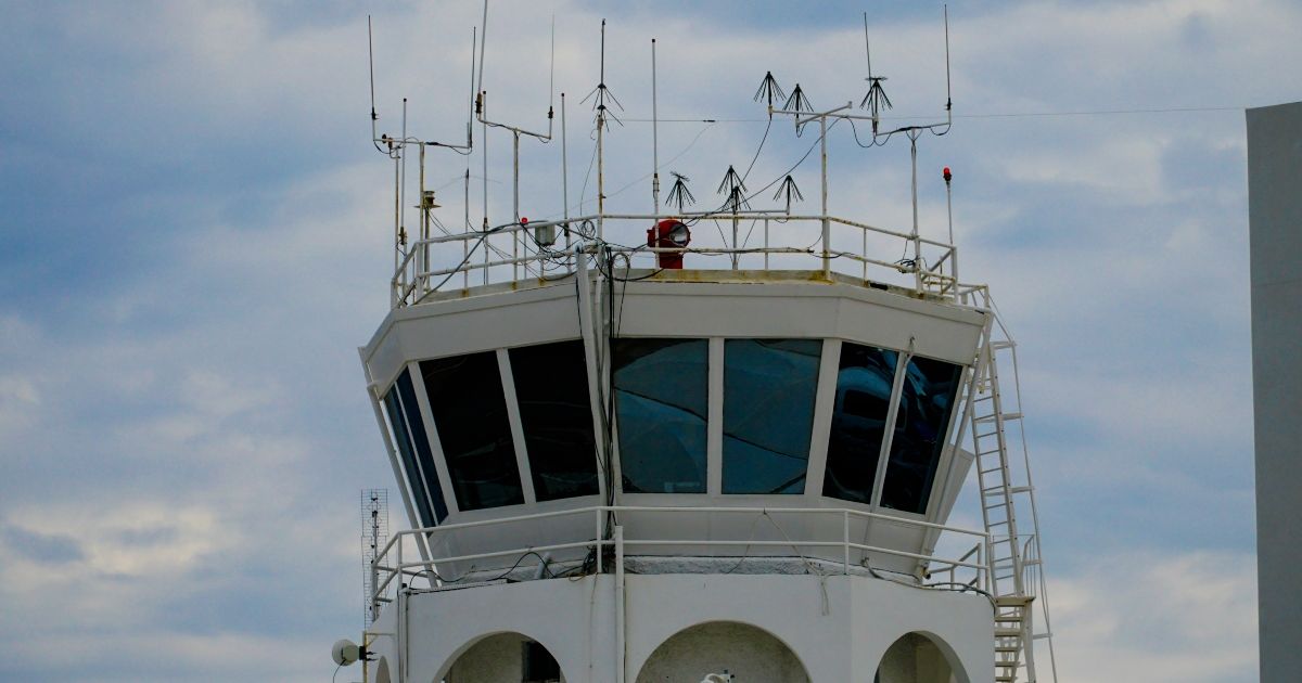 Ελεγκτές εναέριας κυκλοφορίας: Στάση εργασίας μετά τον θάνατο ...