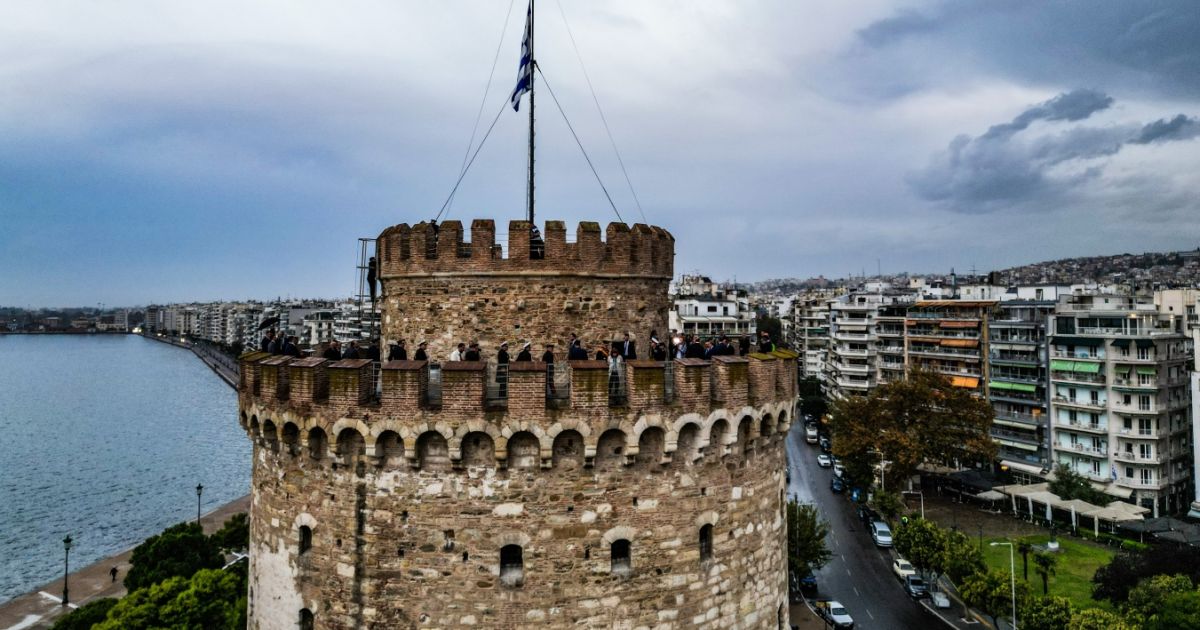 Άνδρας έπεσε από τον Λευκό Πύργο | Ειδησεις | Pagenews.gr