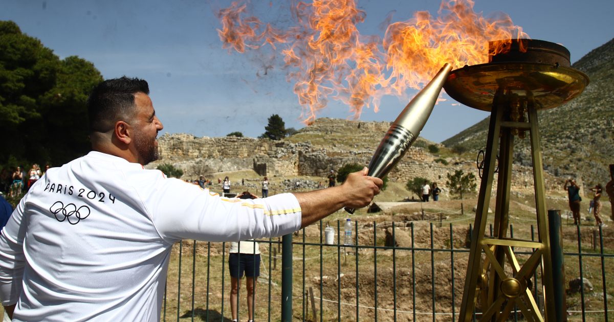 Η Ελλάδα αποχαιρέτησε την Ολυμπιακή Φλόγα- Tαξιδεύει από τον Πειραιά ...