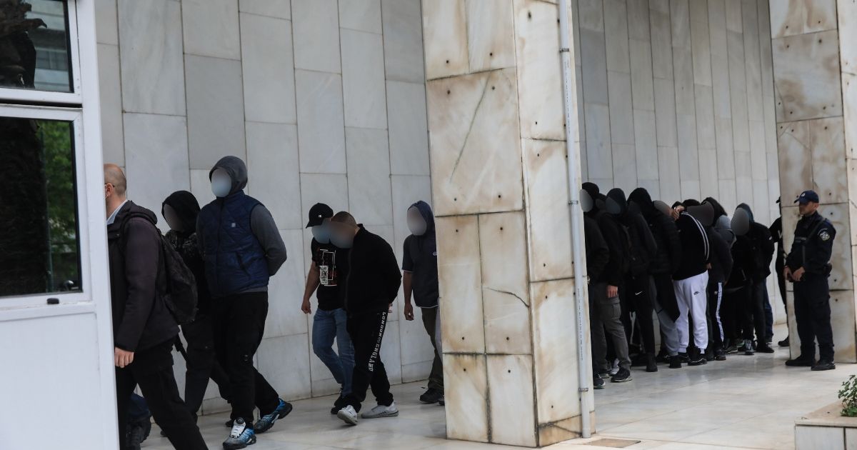 Έφτασαν στα δικαστήρια οι συλληφθέντες για τη δολοφονία του Γιώργου ...