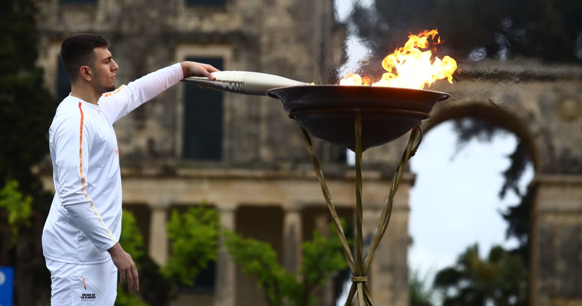 Η Ολυμπιακή Φλόγα έφτασε στην Αθήνα: Ποιοι δρόμοι είναι κλειστοί σήμερα ...