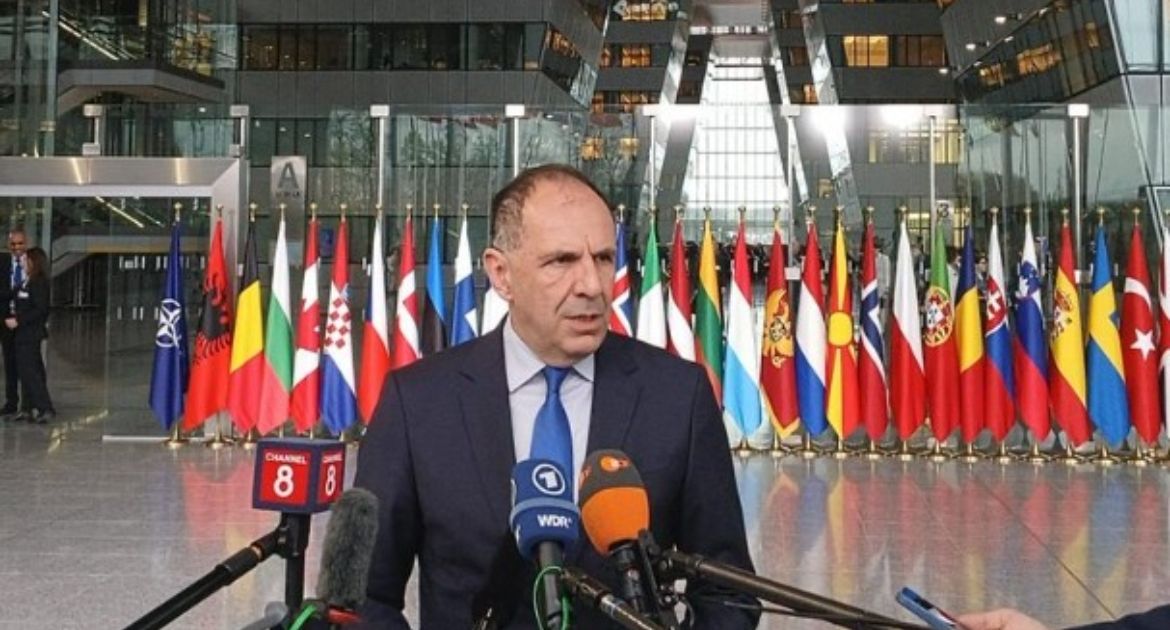 Γεραπετρίτης: Πρέπει να στηριχθεί η Ουκρανία, αλλιώς διακυβεύεται η ...