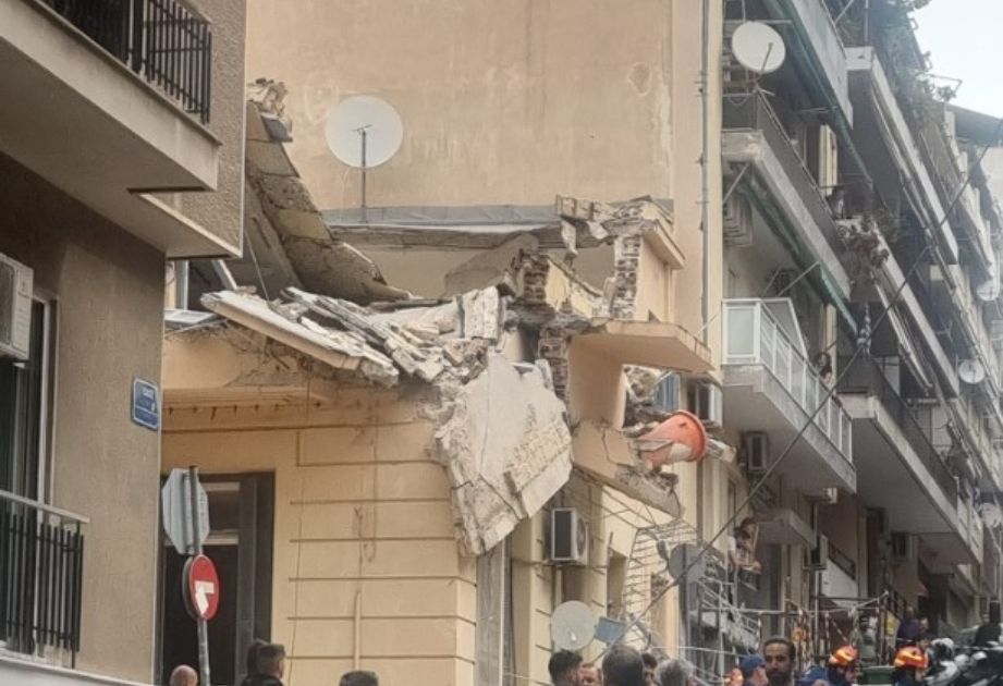 Ενας νεκρός από μερική κατάρρευση κτιρίου στο Πασαλιμάνι στον Πειραιά ...