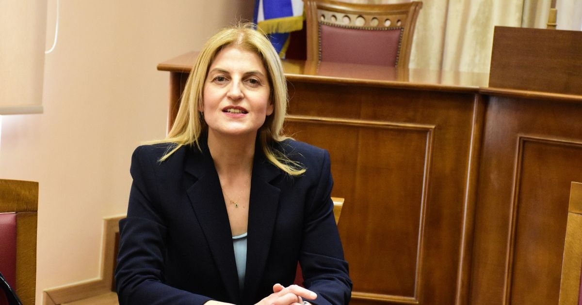 Αυγέρη για τη Νέα Αριστερά: «Είστε αποστάτες, είστε η ντροπή της ...
