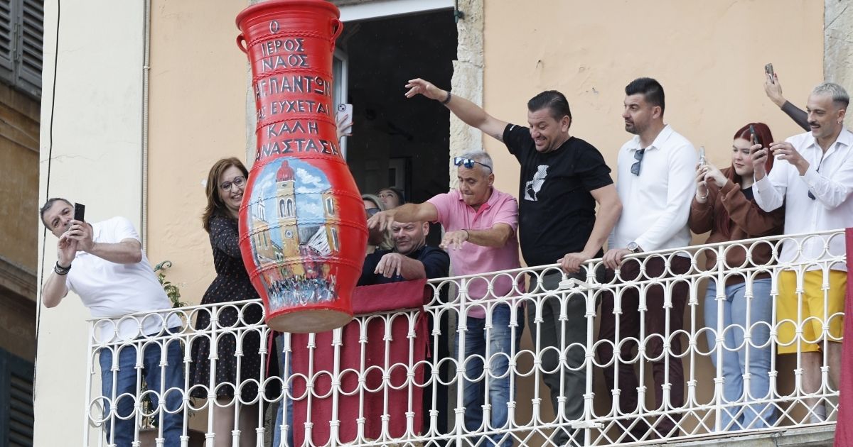 Easter in Corfu: A Unique Tradition από Smashing Pots | Ειδησεις ...