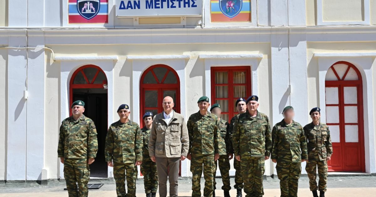 Στην πυραυλάκατο «Κρυσταλλίδης» στο λιμάνι της Μεγίστης ο Νίκος Δένδιας ...