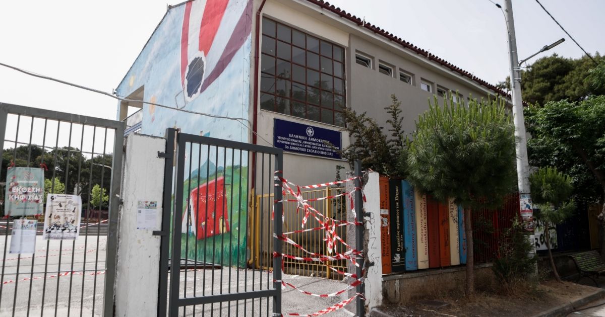 Ελεύθεροι οι τρεις συλληφθέντες για την πόρτα που κατέρρευσε σε σχολείο ...