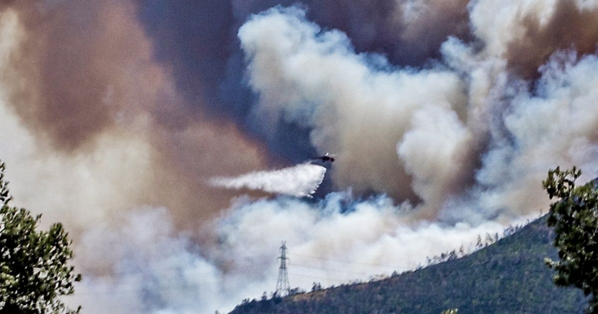 Φωτιά στην Πάρνηθα: Επιχειρούν εναέρια μέσα - Μήνυμα από το 112 ...
