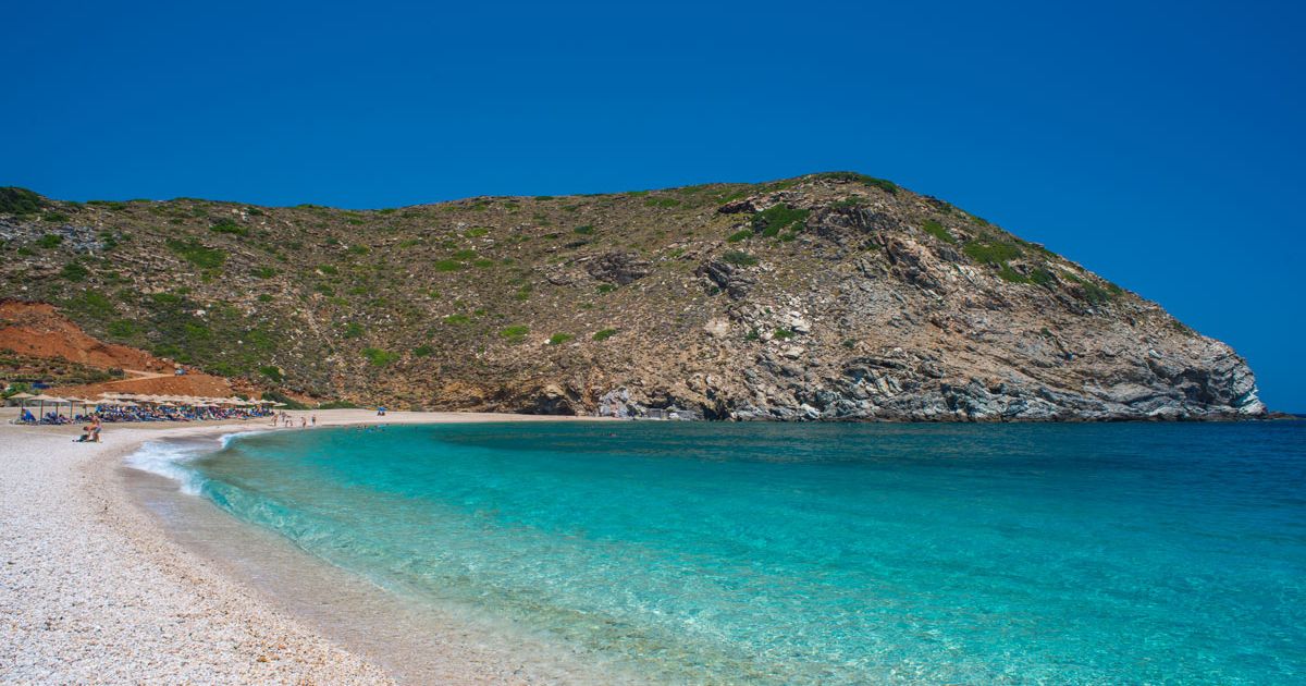 Ζόρκος: Η μαγική παραλία της Άνδρου με τα κρυστάλλινα βαθυγάλαζα νερά ...