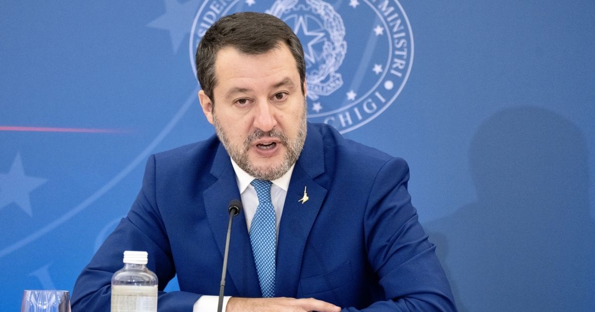 Σαλβίνι: Ο Μακρόν φέρεται σαν μια οποιαδήποτε Φον ντερ Λάιεν | Ειδησεις ...