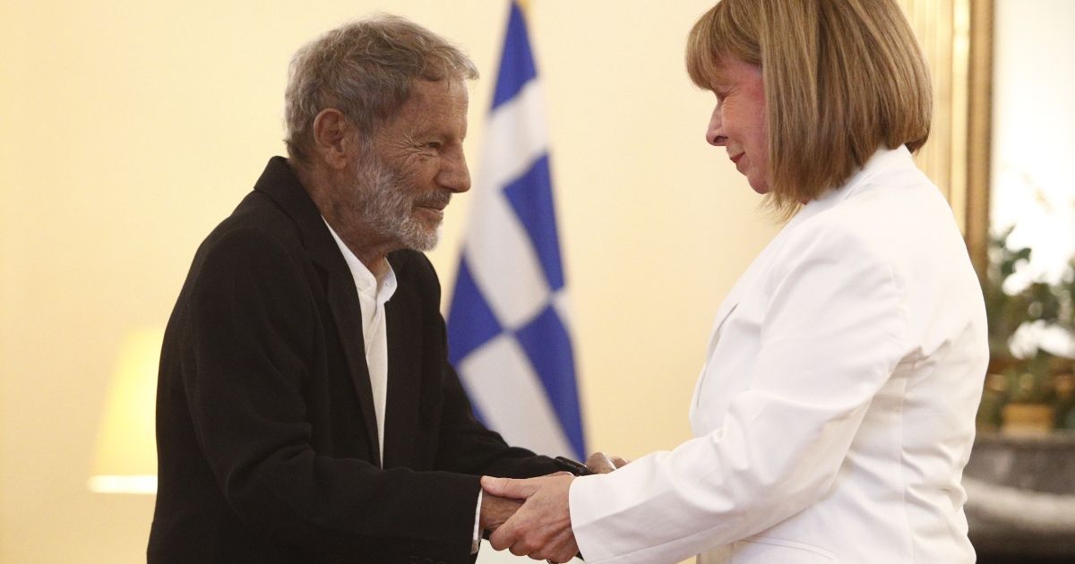 H Πρόεδρος της Δημοκρατίας απένειμε παράσημο του Ανώτερου Ταξιάρχη του ...