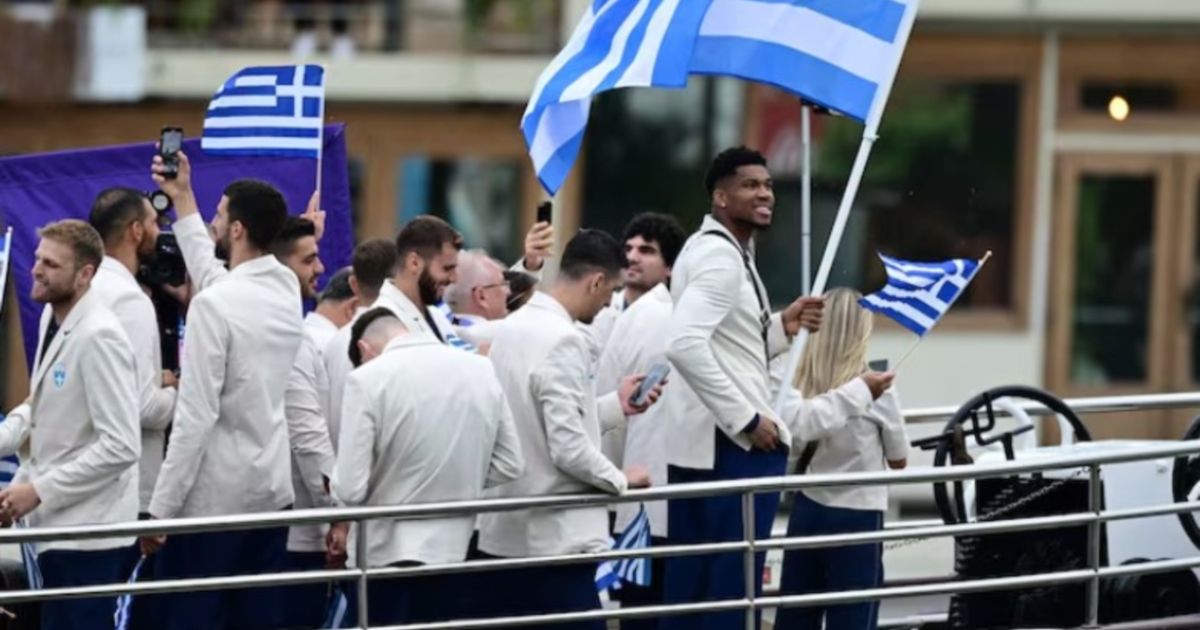 Ολυμπιακοί Αγώνες 2024: Η εντυπωσιακή είσοδος της Ελλάδας στην Τελετή ...