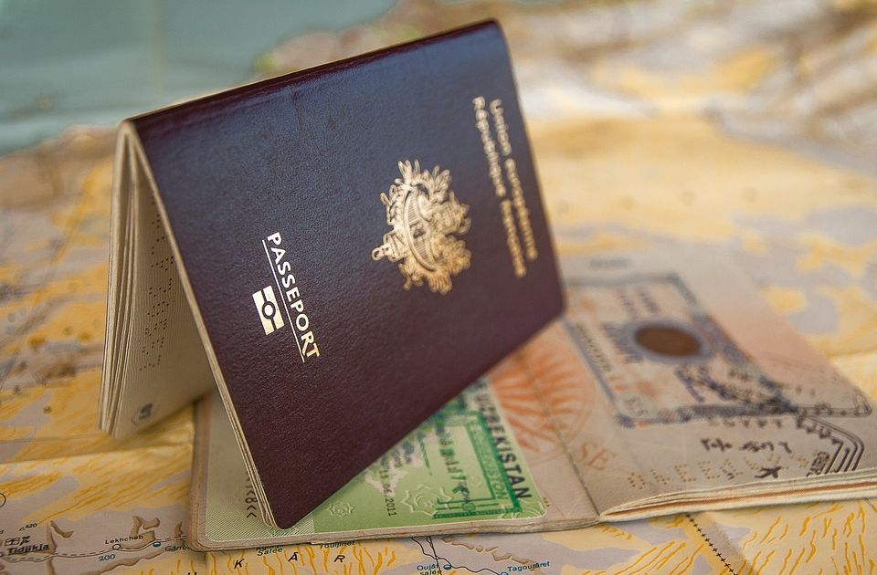 Greece: Over 270,000 Residence Permit Applications Await Processing ...