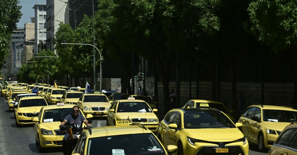 Αντάρτικο από τα ταξί: Αρνούνται να παραλάβουν τα αυτοκόλλητα σήματα ...