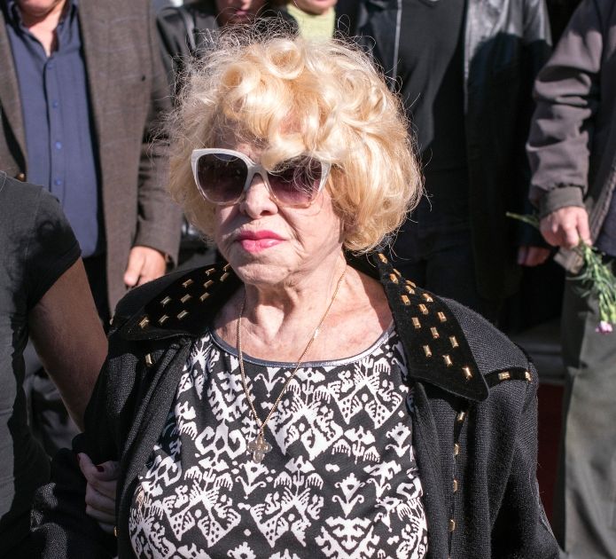 Καίτη Γκρέυ: Στο νοσοκομείο η λαϊκή τραγουδίστρια - Σε κρίσιμη ...