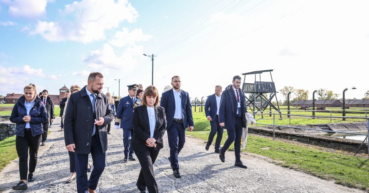 Σακελλαροπούλου: Επίσκεψη στο στρατόπεδο συγκέντρωσης Άουσβιτς ...