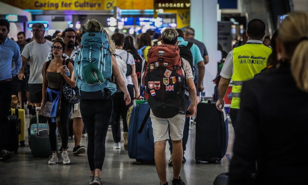 «Απογειώθηκε» η επιβατική κίνηση στα ελληνικά αεροδρόμια το 10μηνο του ...