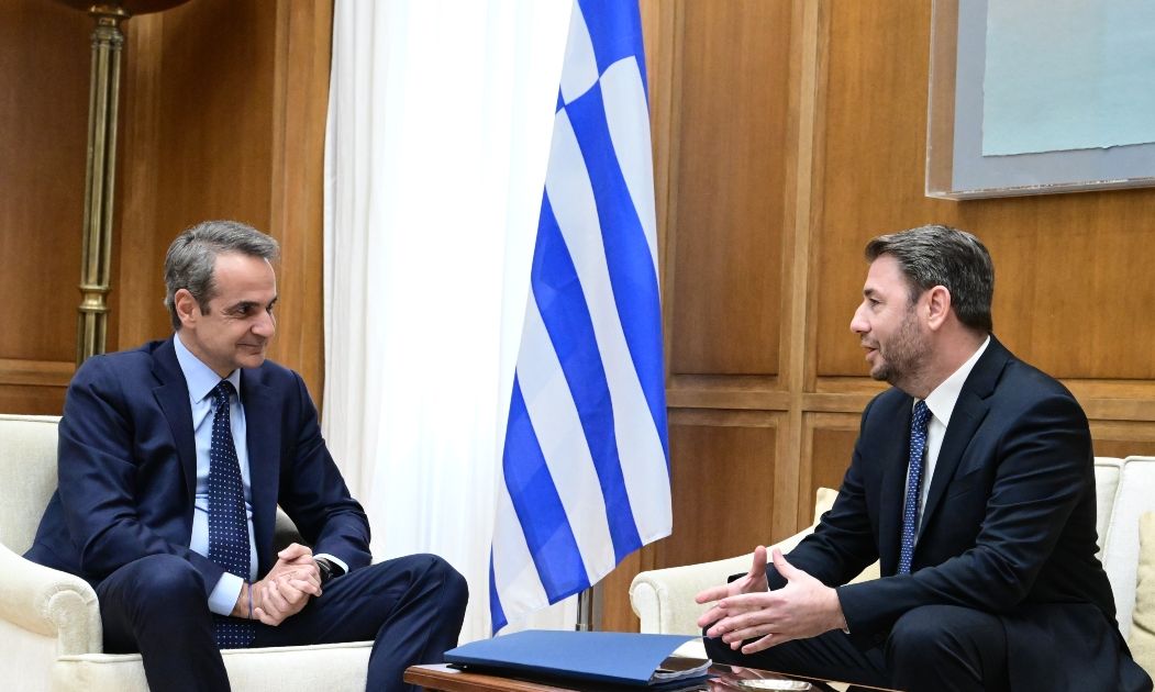 Mitsotakis receives Androulakis, stresses importance από having 'open ...