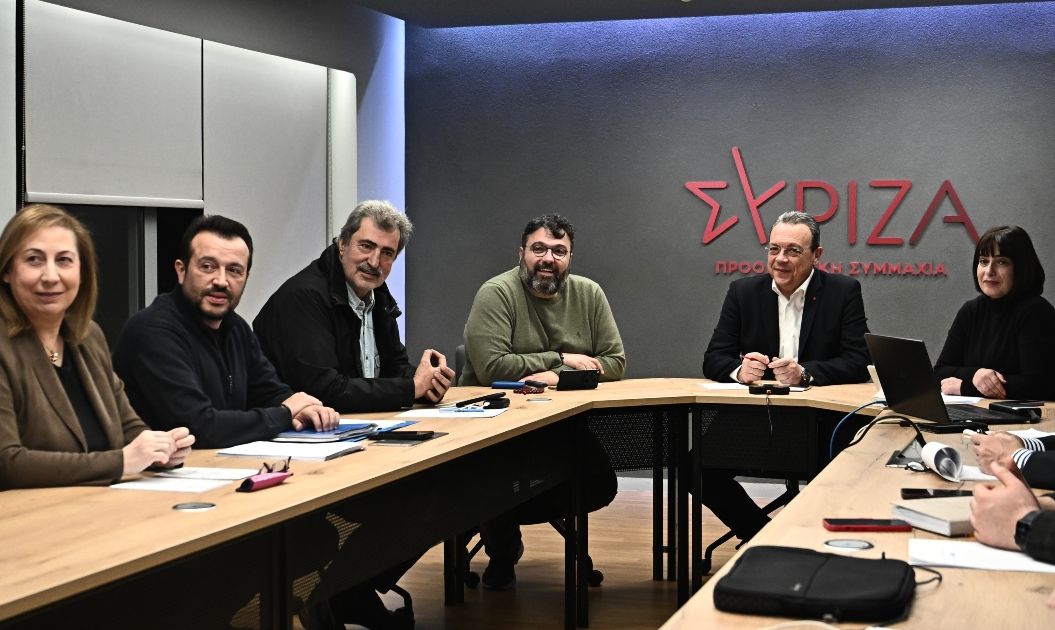 Πρόεδρος της Δημοκρατίας και οργανωτικά στο «τραπέζι» της συνεδρίασης ...