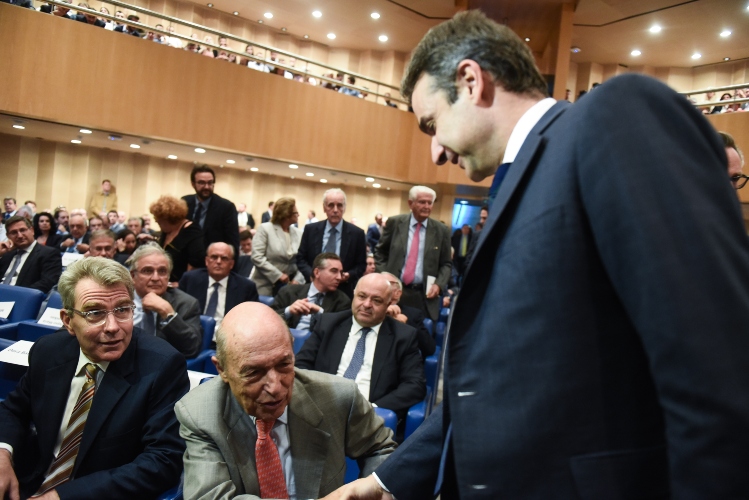 Mitsotakis: I bid farewell to Simitis with sadness and respect,he put ...