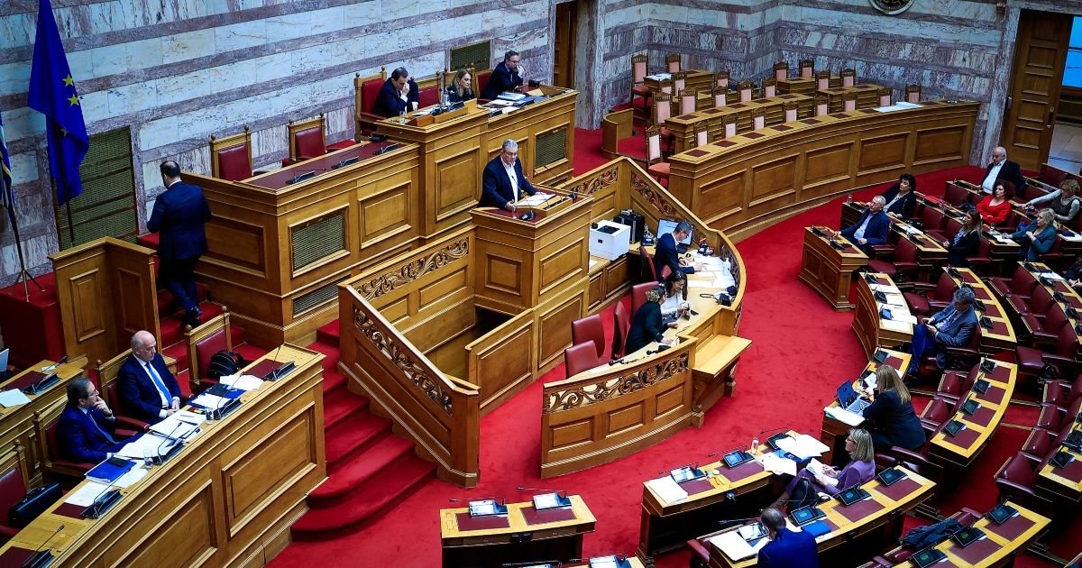 Φουντώνει ο ανταγωνισμός μεταξύ ΠΑΣΟΚ - ΣΥΡΙΖΑ | Ειδησεις | Pagenews.gr