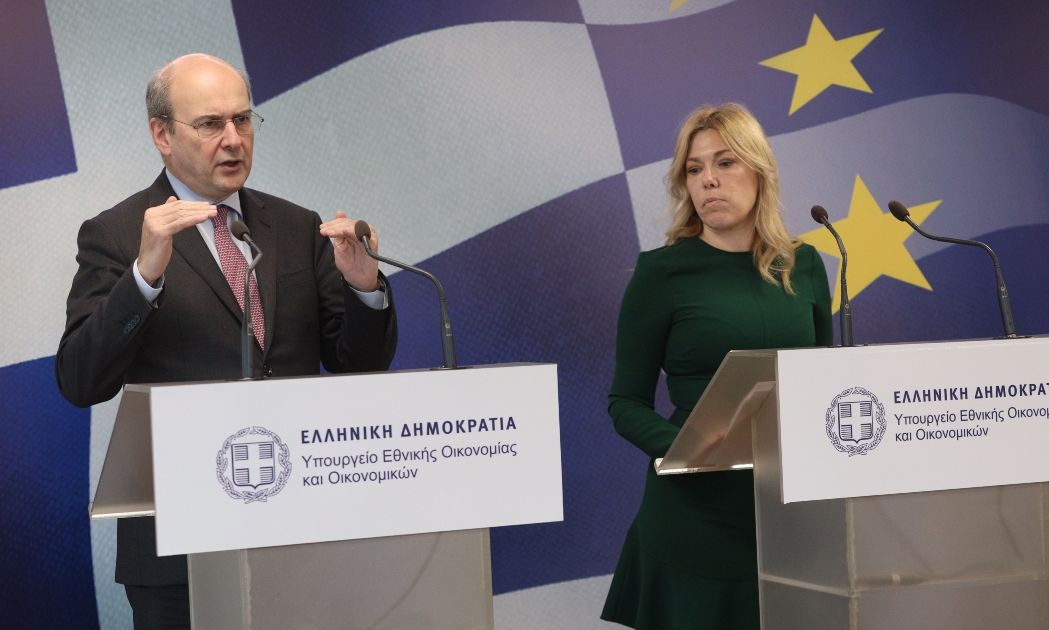 Υπουργείο Οικονομικών: 6 πρωτοβουλίες για τη μείωση του "κόκκινου ...