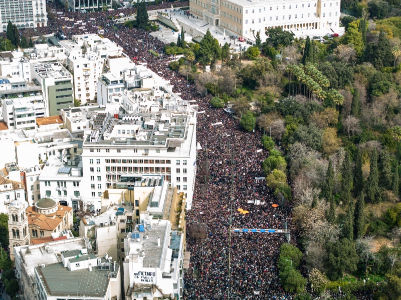 Πόσοι διαδηλωτές πήγαν στη συγκέντρωση στο Σύνταγμα, σύμφωνα με ...