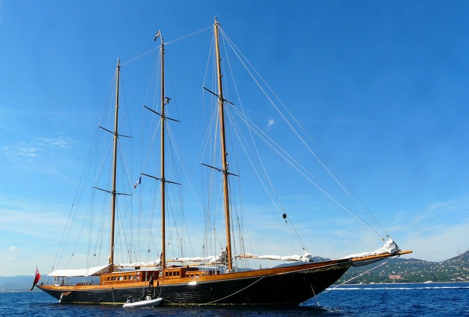 Το μεγαλύτερο ξύλινο ιστιοπλοϊκό στον κόσμο ανήκει στην οικογένεια ...